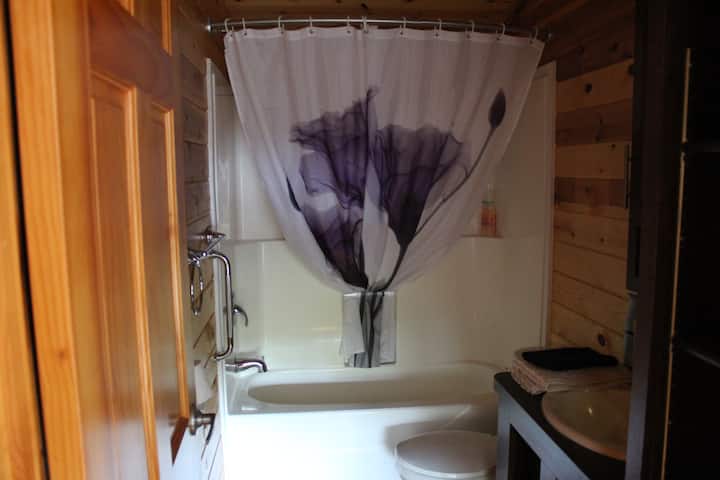 Waterfalls Lodge-cabin #17 - Big Trout Lake