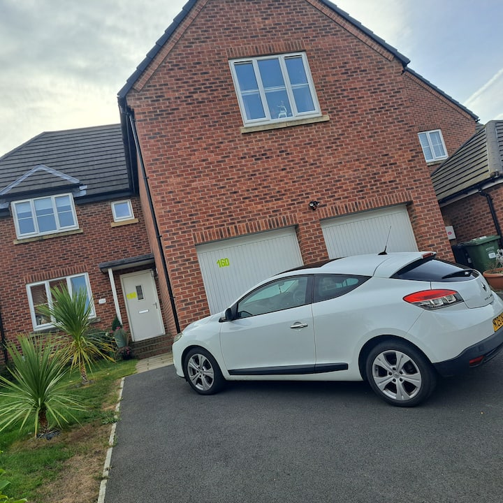 Ensuit Spacious Bedroom - Evesham