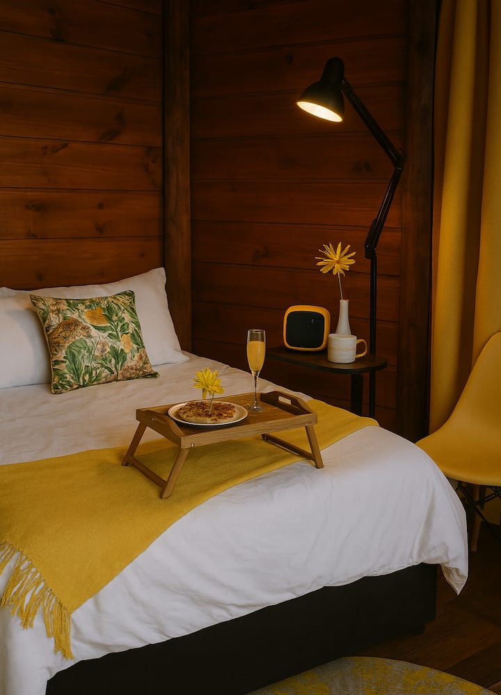 Tiny Hut + Massage/hottub/sauna - Wolseley