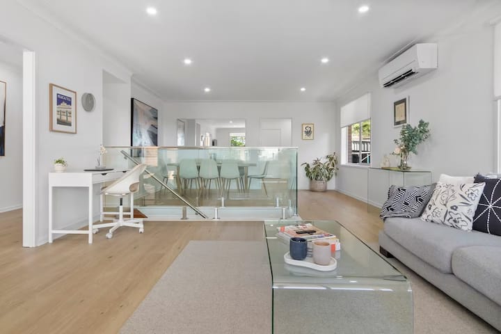 Hillview - Walk To City & Beach - Free Parking - Newcastle