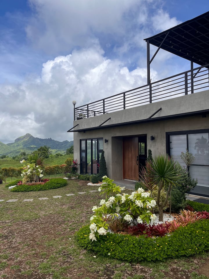 Cozy Hilltop Cabin W/ Pool & Rooftop Deck - Calaca