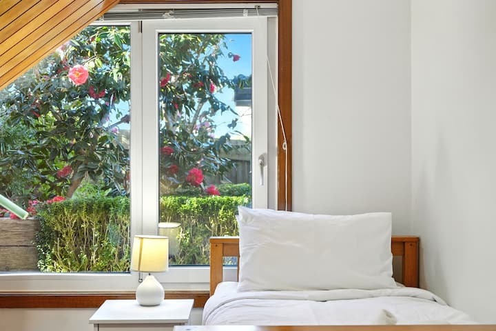 Cozy Studio Retreat | Blackmans - Kingston, Australia