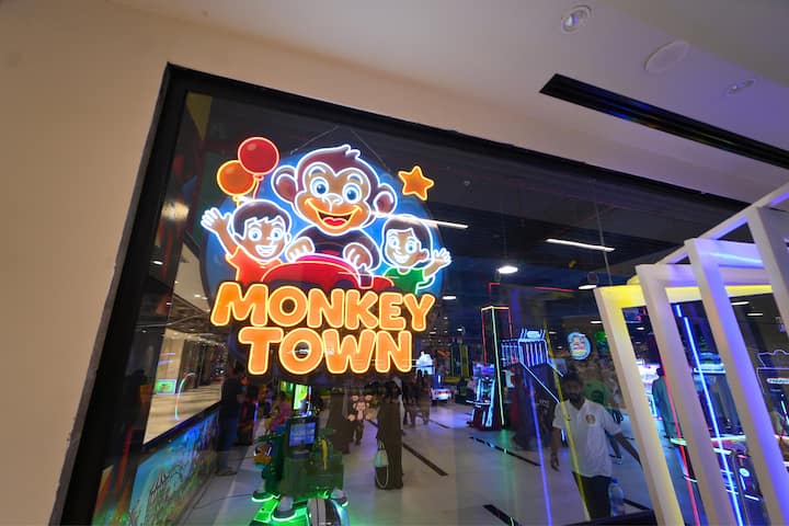 Upscale 1bhk | Giga Facing Balcony I Rooftop Pool - Islamabad