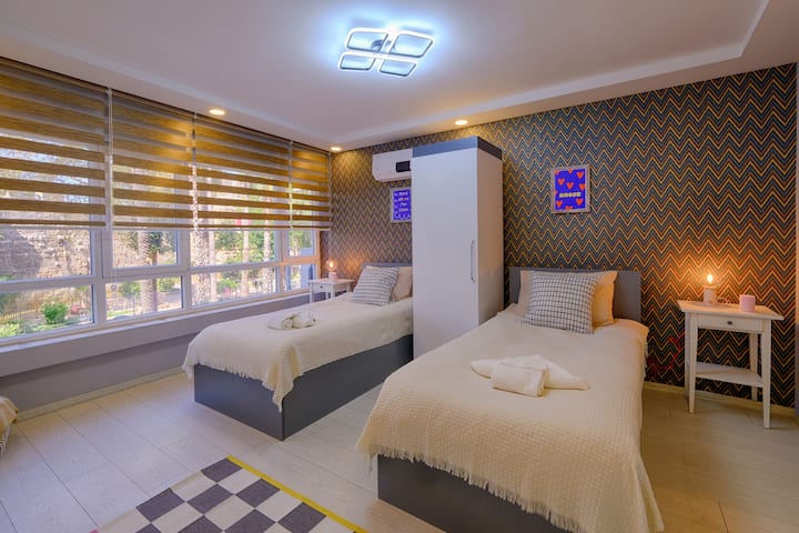 Grand Flat For Big Families Across Hadrian Gate - Antalya Ili, Türkiye