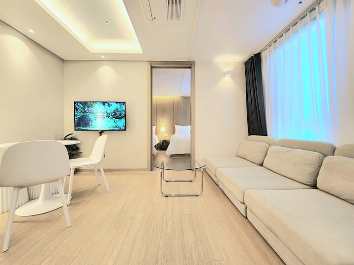 L8[new Open/합법숙소][4beds/핵심번화가/해변5분/지하철역3분/짐보관] - Busan