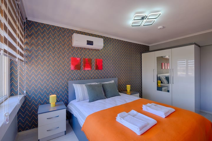 Bright Yellow Flat Near Beach Old Town Free Wifi - Antalya