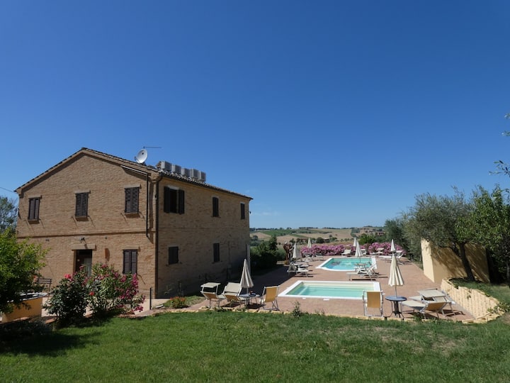 Country House Di 7 Appartamenti Con Piscina - Marche