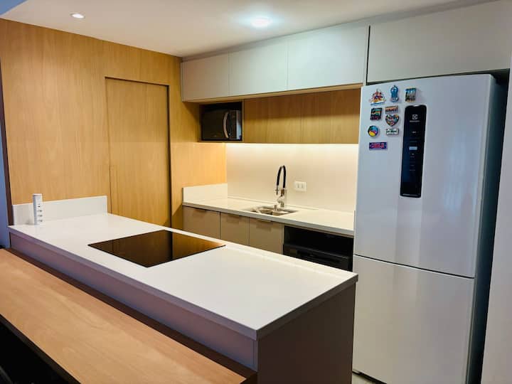 Ap Curitiba Com Academia/chuveiro à Gás. O Melhor! - Curitiba