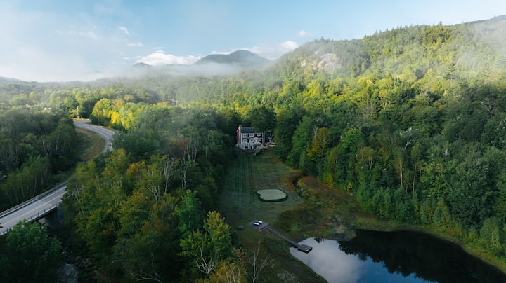 11 Acre Estate ~ Golf Course ~ River & Pond~hottub - Loon Mountain, NH