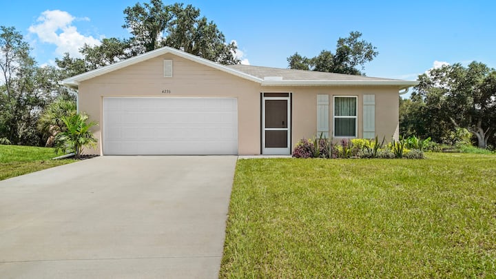 Palm Breeze Retreat 4br/ 2ba- All King Beds - North Port, FL