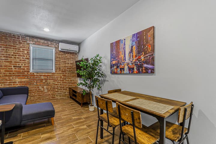 Unique 1br | Split-level Design - El Paso, TX