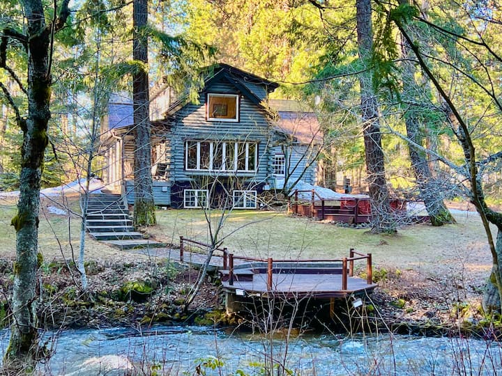 Riverwood Lodge With Guest House - Trout Lake, WA
