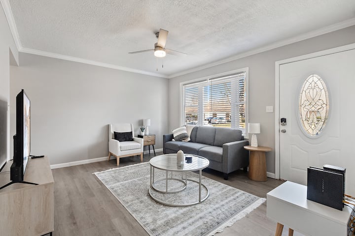 Spacious 3br Close To Everything - Terre Haute, IN