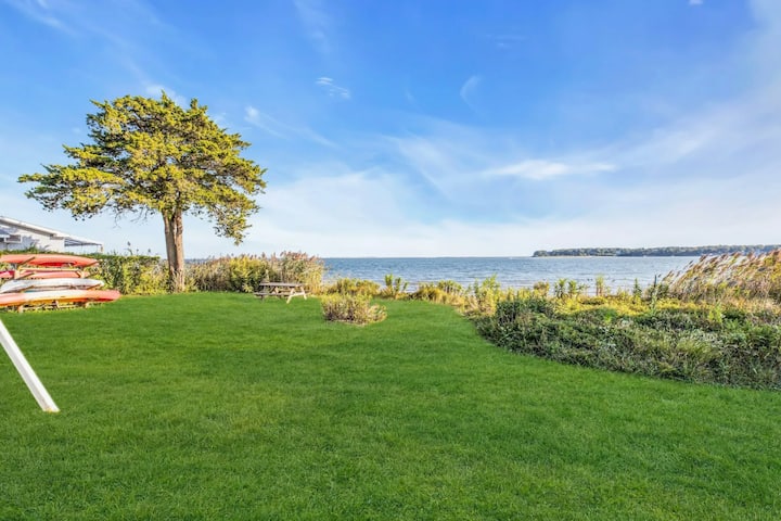 Central Spacious Hamptons Waterfront Wprivatebeach - The Hamptons, NY