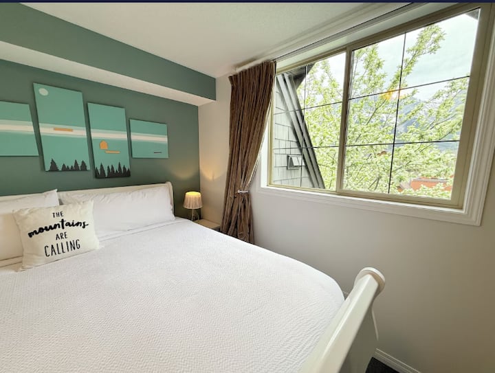 Premium 2-bedroom Townhouse+ Mountain Views - Canmore
