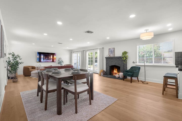 Impressive Family Home By Canoga Park/winnetka - Hidden Hills, CA