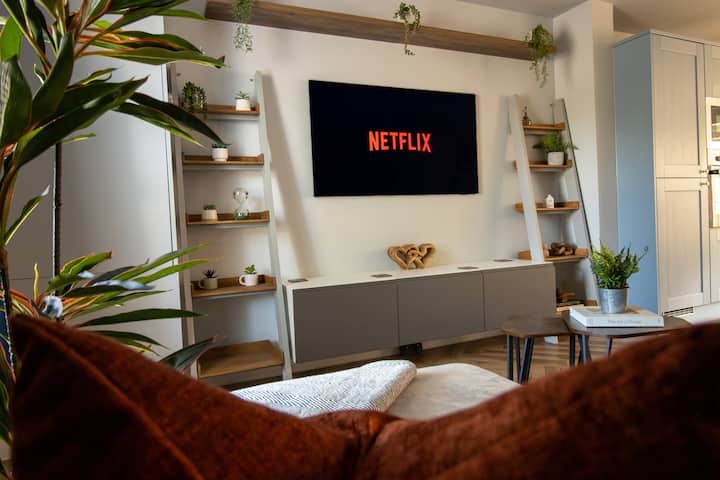 Stylish 2 Bed Home - Parking - Sleep 4 - Devizes