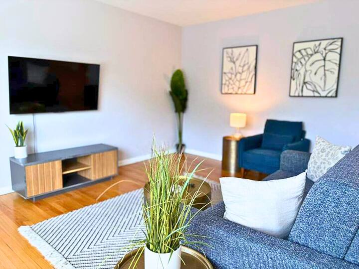 Bright & Airy 1-bedroom Unit - Wilmette, IL