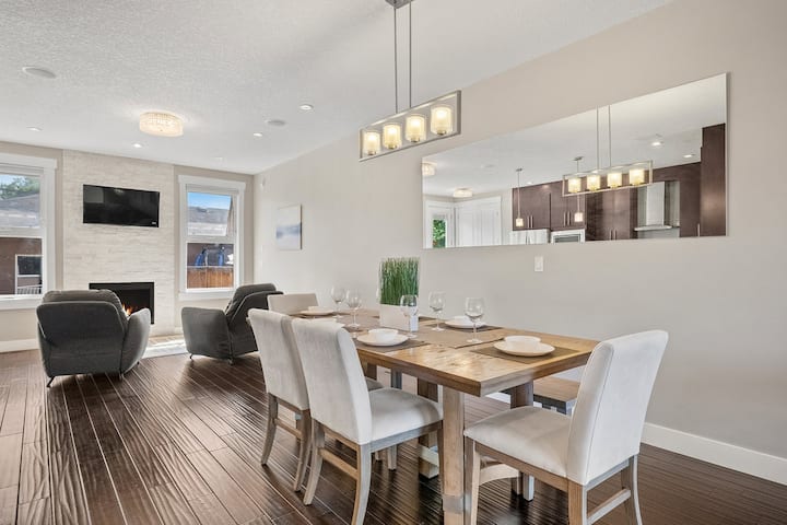 Modern 4-bedroom Home Near Chinook Mall & Downtown - Calgary