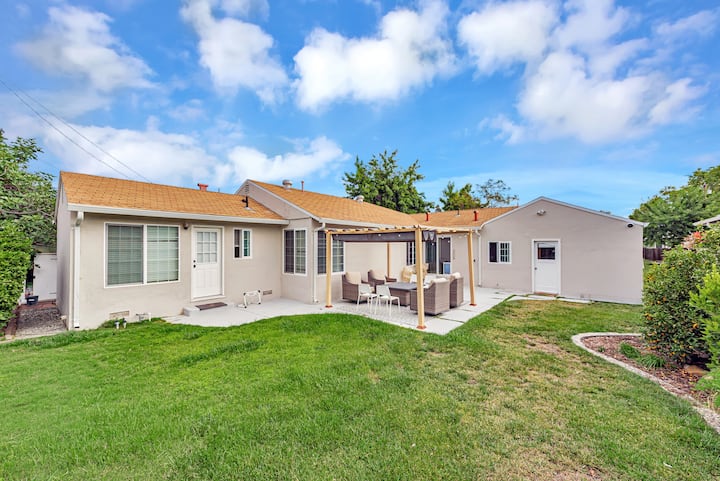 Bright Comfortable Home Near Tech Hub - Saratoga, CA