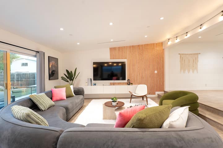 Modern 4br House With Hottube & Spacious Design - Burbank