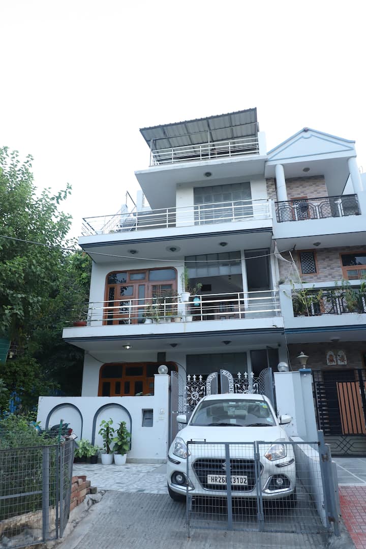 Garden Abode

Park Facing Peaceful Living - Gurugram