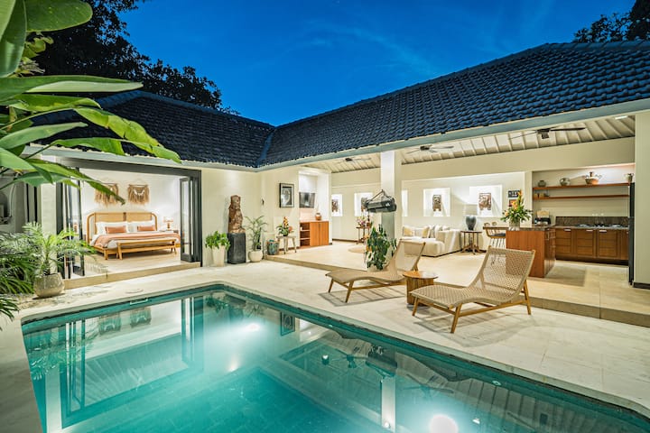 1 Br Villa Beach Side With Floating Breakfast - Seminyak