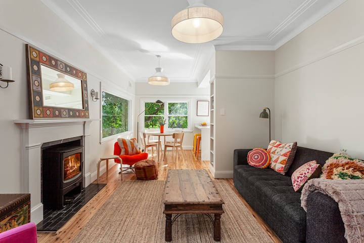 Cooinda Mountain Retreat | Fireplace And Pets - Medlow Bath