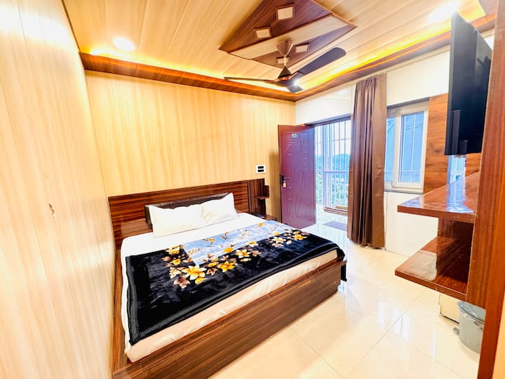 Doon Vista - Deluxe Room - Mussoorie
