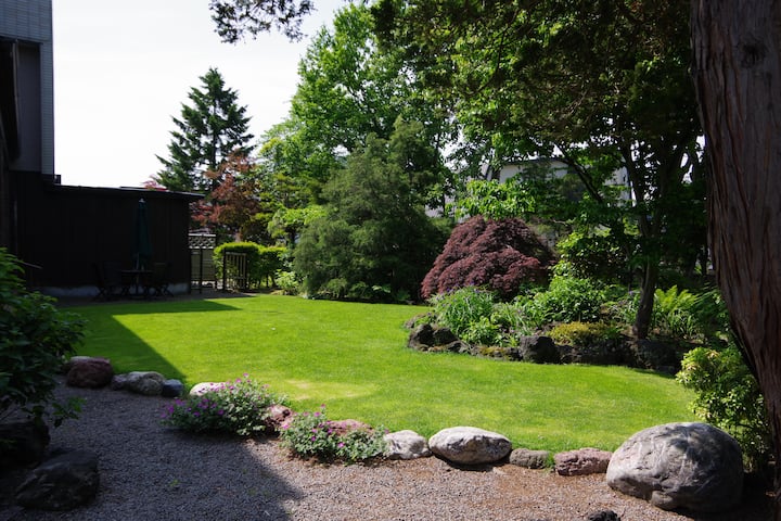 札幌の隣町でリラックス／敷地2,000㎡／札幌40分／トイレ2／バスルーム2／駅徒歩2分／駐車場10 - 石狩市