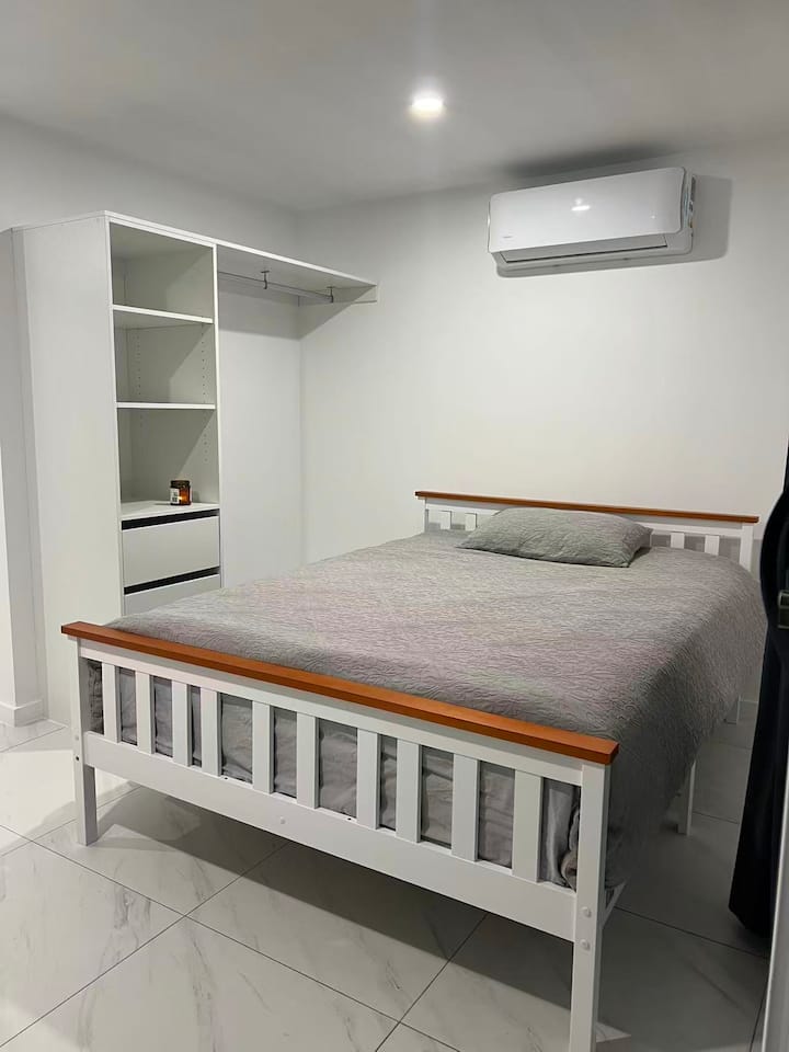 The Tiny Retreat With Private Entrance - Brisbane