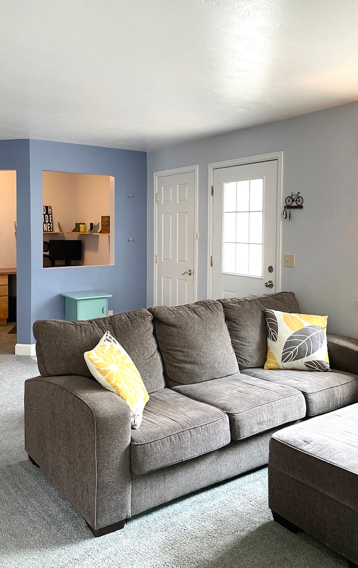 New! 2br/2ba | Walkable To Pearl St. & Hiking - Boulder, CO