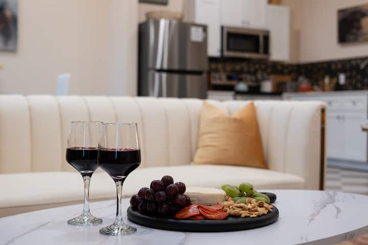 Warm & Modern Winter Haven In Downtown Bryan - Bryan, TX