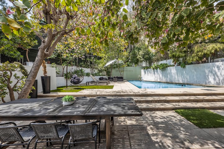 Hollywood Hills Haven With A Tennis Court - Los Angeles, CA