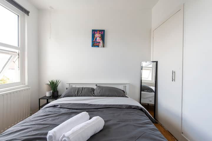 4br Home Perfect For Families Groups, Freeparking! - Croydon