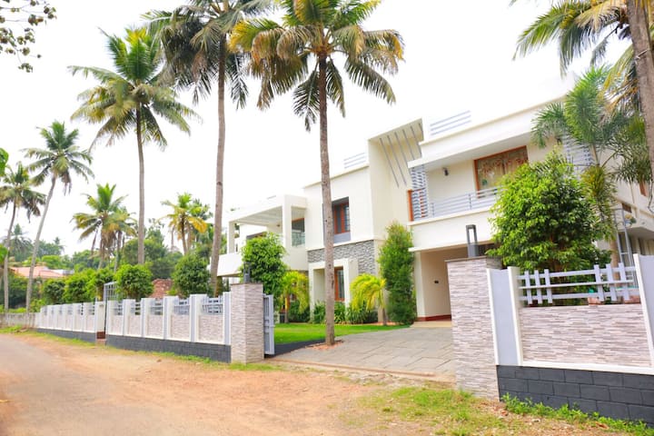 Shamrock Holiday Home/homestay - Thiruvalla