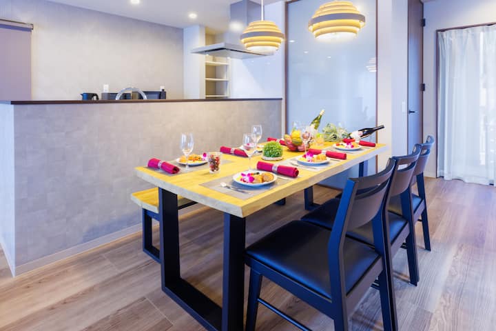 新築!最大12名ok!駐車3台無料・自然豊かな名護エリアの広々一棟貸し - Nago