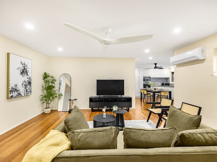 Spacious Comfort For Families | Eat-stay-explore - Brisbane