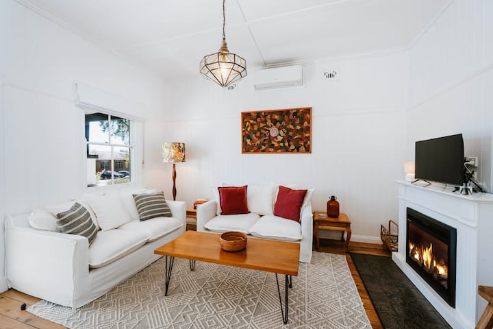 Mygoura Cottage—charming Country Living In Town - Mudgee