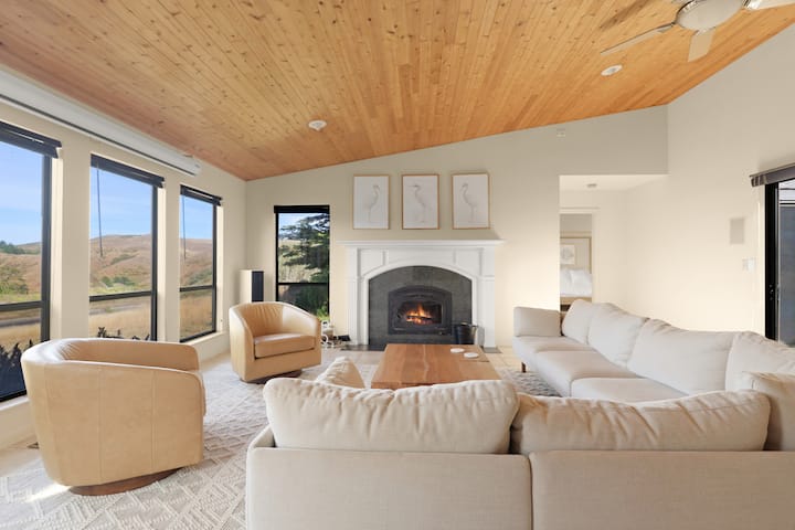 Coastal Comfort • Backyard Oasis & Hot Tub - Bodega Bay, CA