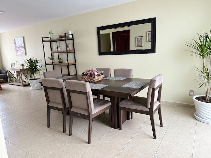 ¡Magnífica Casa Muy Amplia! - Metepec