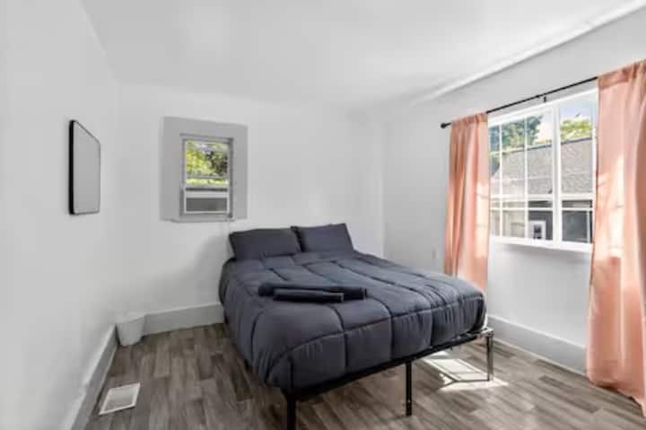 Buffalo Getaway | 4br+2ba | Group Stay - Buffalo, NY