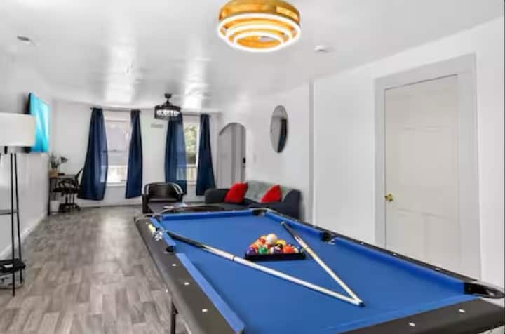 Buffalo Getaway | 4br+2ba | Group Stay - Buffalo, NY
