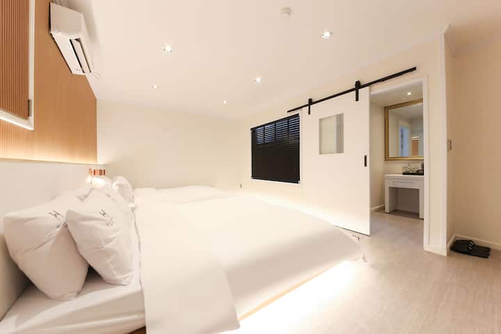 [광주 더블유 라운지 호텔_패밀리 트윈] #스타일러 #더블침대2개 #가족추천 #Tv&pc - Gwangju