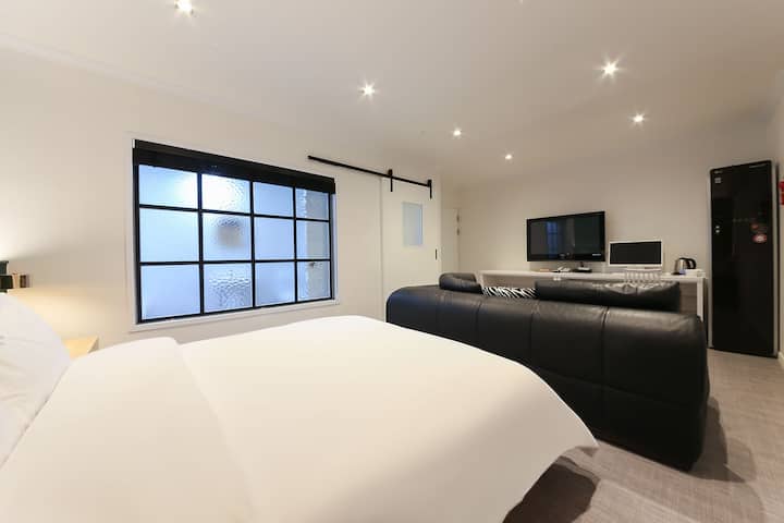 [광주 더블유 라운지 호텔_프리미엄] #푹신소파 #깔끔 #스타일러 #힐링숙소 #Tv&pc - 광주광역시