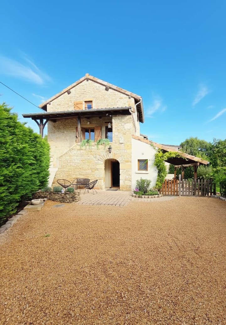 "Au Pré Des Pierres"
Maison Mâconnaise Rénovée - Mâcon