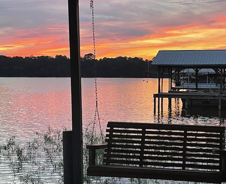 Lakeside Retreat: Private Basement, Pier & Firepit - Tuscaloosa, AL
