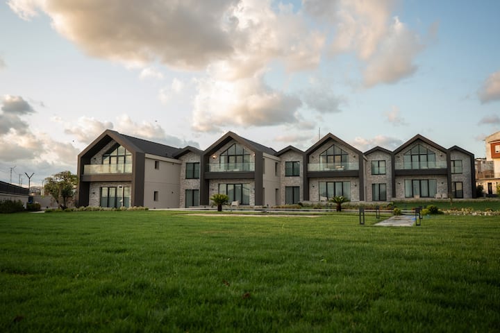 Bahçe Kullanımlı 1+1 Daire - Istanbul Airport (IST)