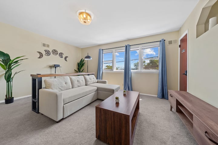 Spacious Apartment + Parking • 3 Min Train To Nyc - New York