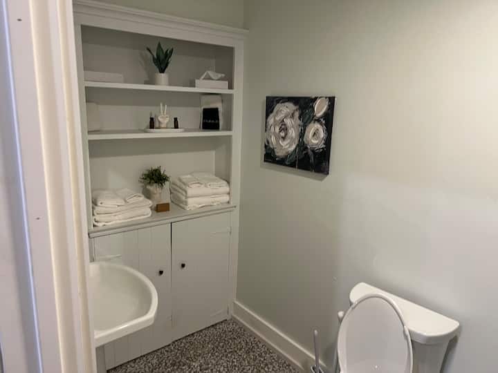Ivy Suite- Heart Of Downtown - Sturgeon Bay, WI